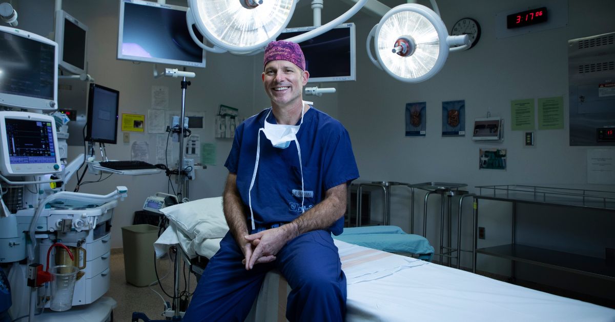 Conversation avec le Dr John Sinclair, neurochirurgien | L’Hôpital d’Ottawa